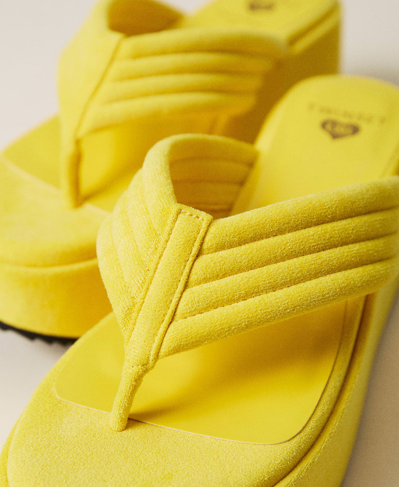 Chanclas con plataforma y pespuntes Mujer, Amarillo | TWINSET Milano
