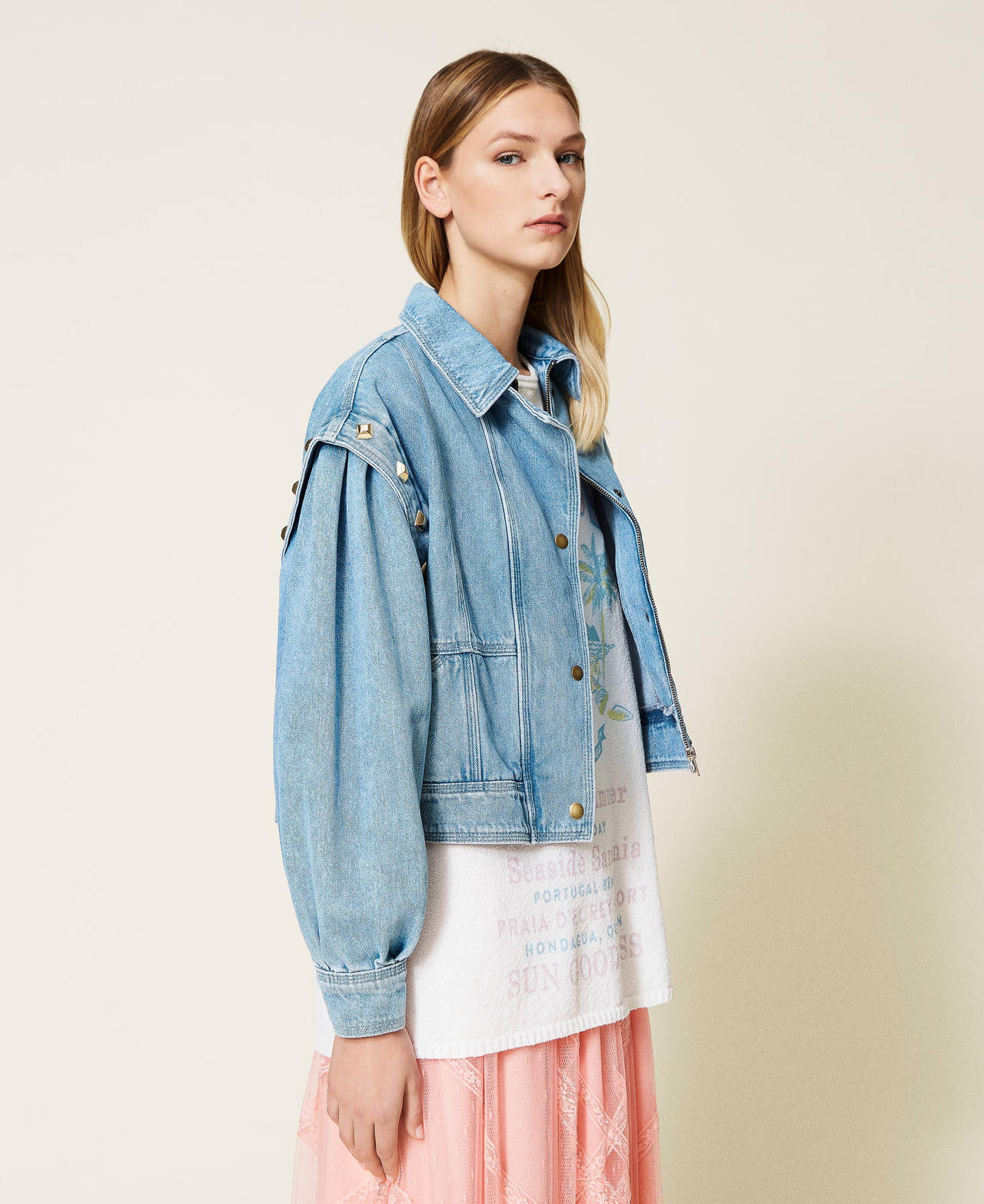 Giacca in jeans con borchie