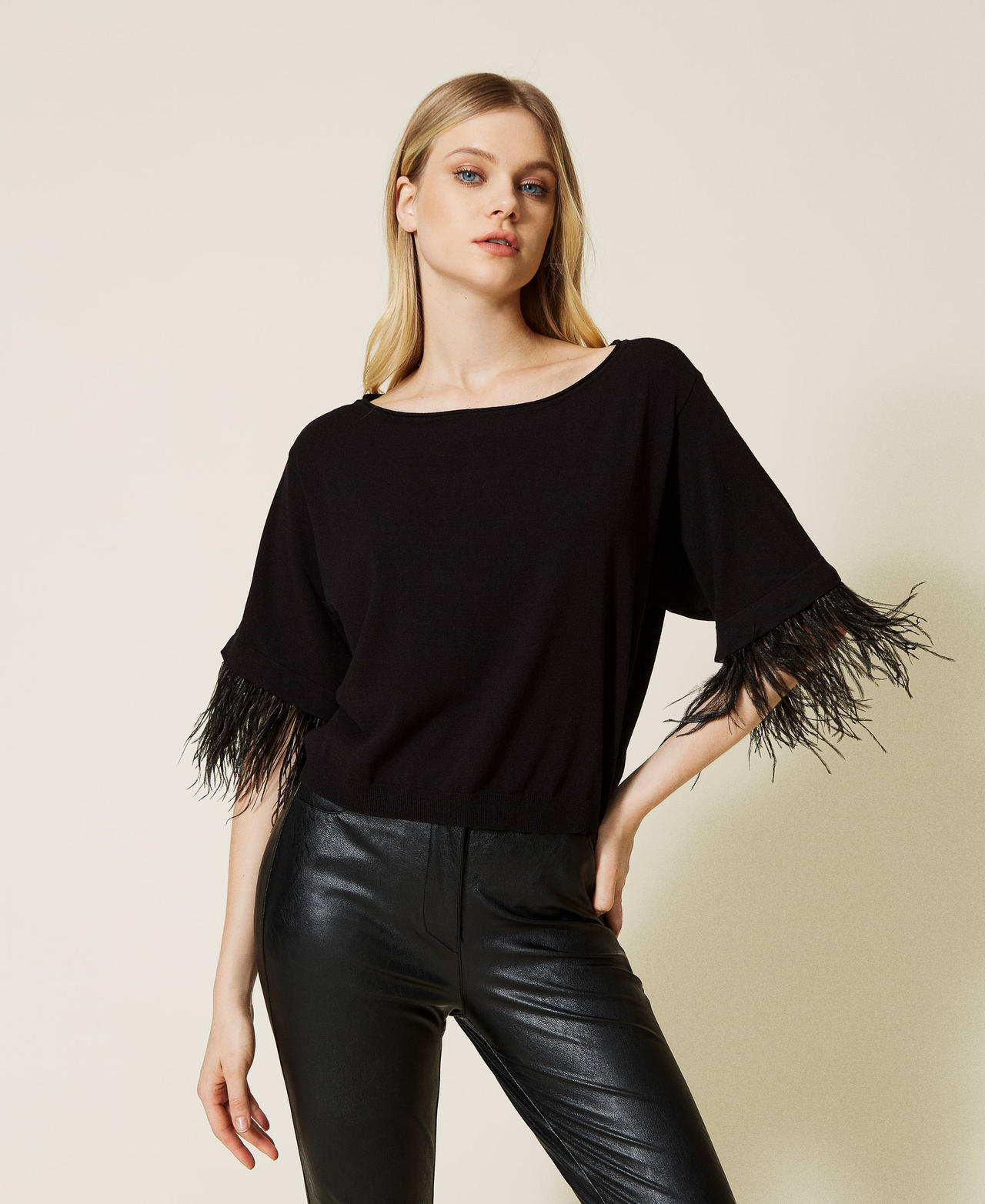 Jersey boxy con plumas Mujer, Negro | TWINSET Milano