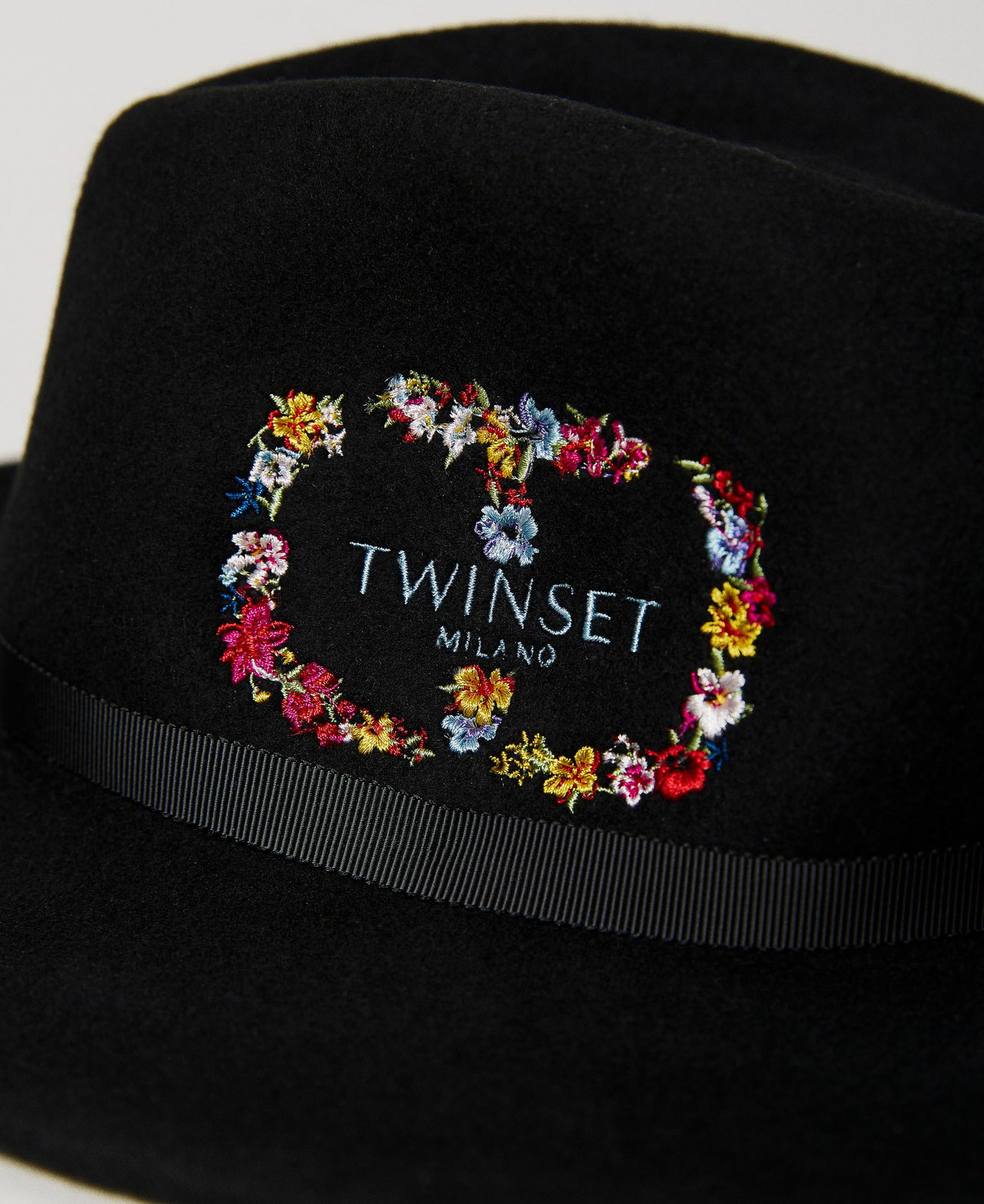 Sombrero de paño con Oval T de flores Mujer, Negro | TWINSET Milano
