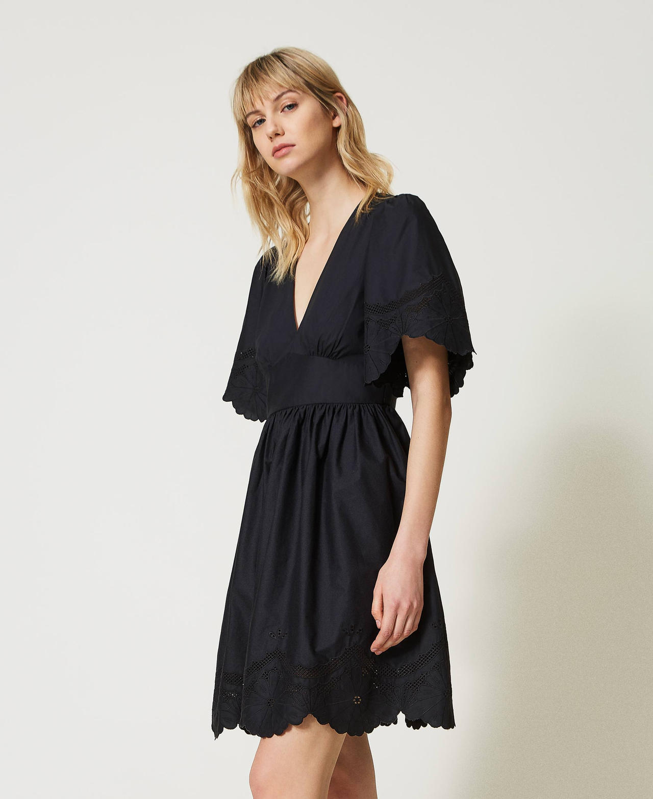 Robe courte en popeline avec broderies anglaises Femme, Noir | TWINSET ...