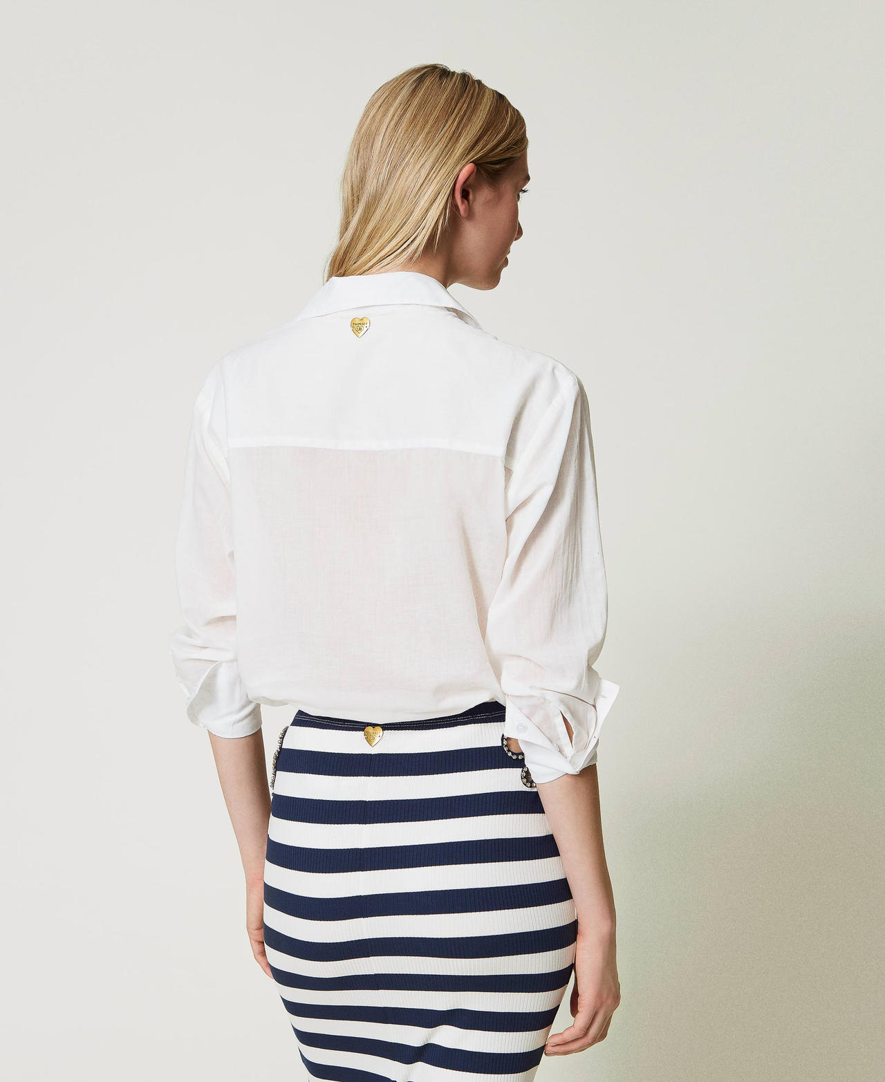 Muslin shirt with appliquéd pocket Woman, White | TWINSET Milano