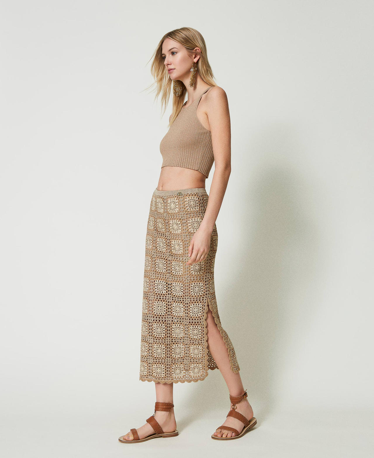 Sandalias planas de piel con tachuelas Mujer, Marrón | TWINSET Milano