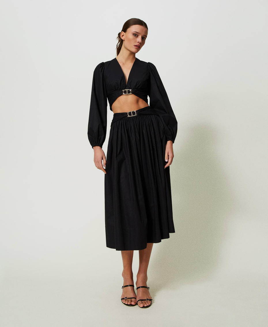 Blusa recortada en popelina con Oval T Mujer, Negro | TWINSET Milano