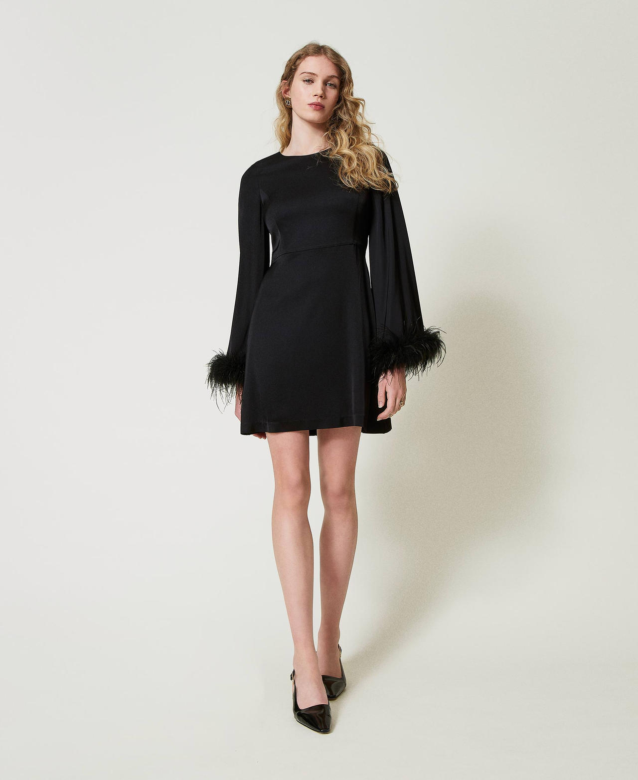 Short satin dress with feathers Woman, Black | TWINSET Milano
